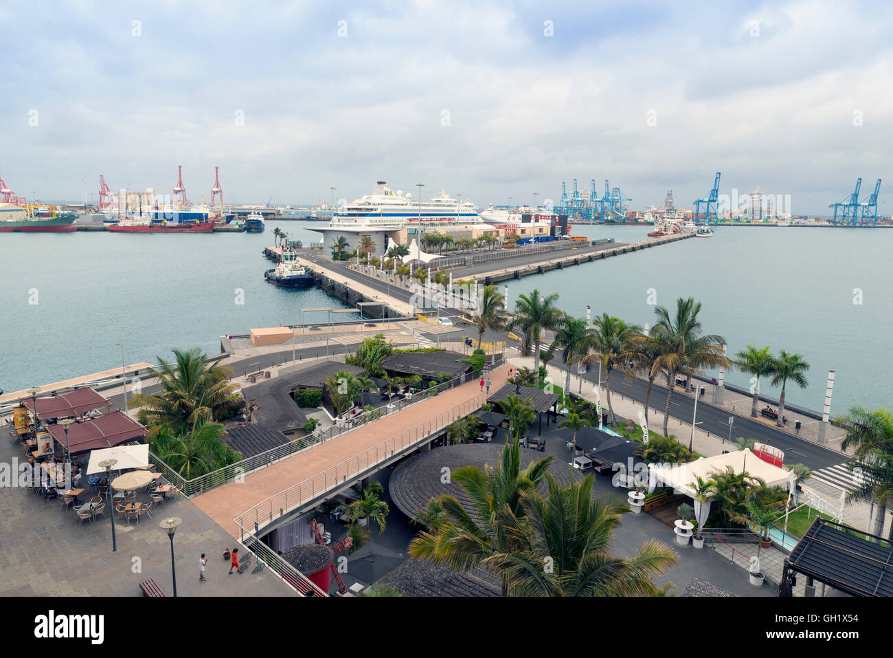 View sea port buildings ship hi-res stock photography and images - Alamy