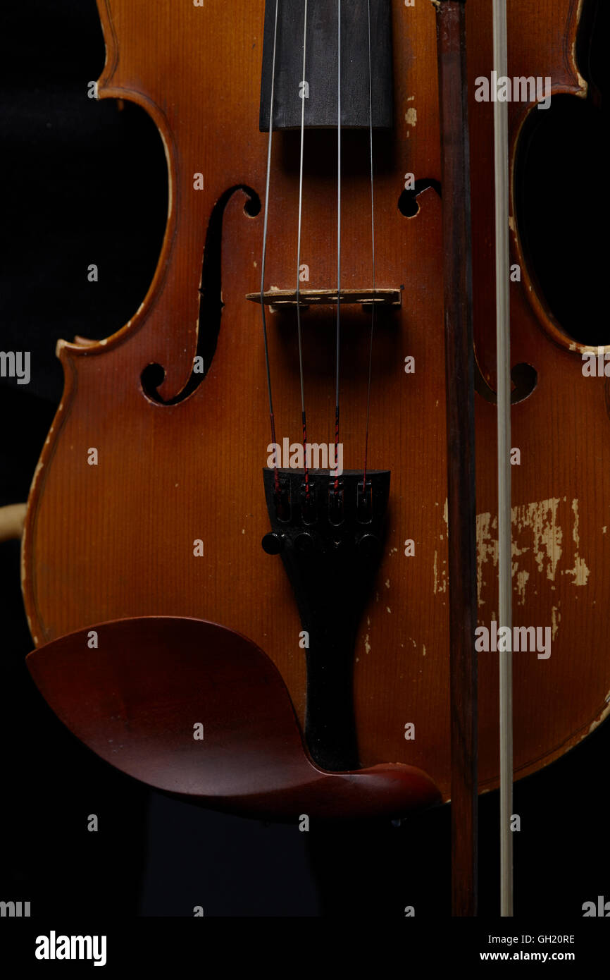 playing the violin close-up Stock Photo - Alamy