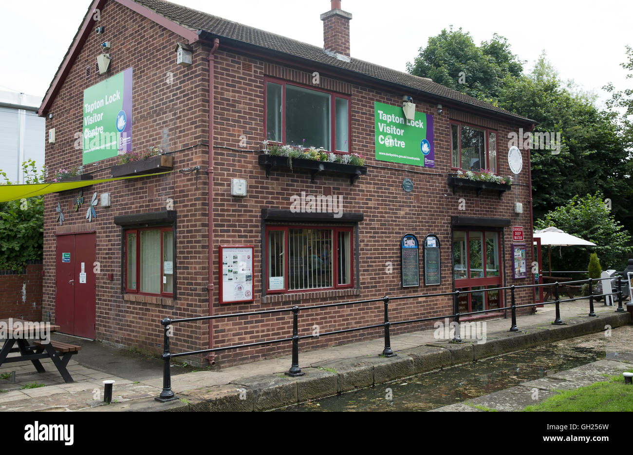 Tapton lock visitor centre hi-res stock photography and images - Alamy