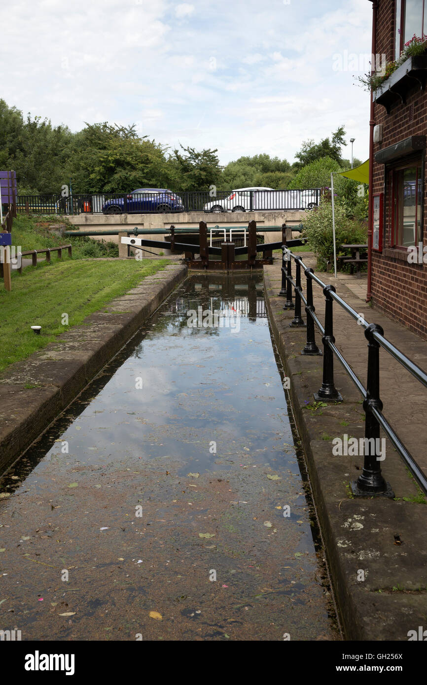 Tapton lock chesterfield canal hi-res stock photography and images - Alamy