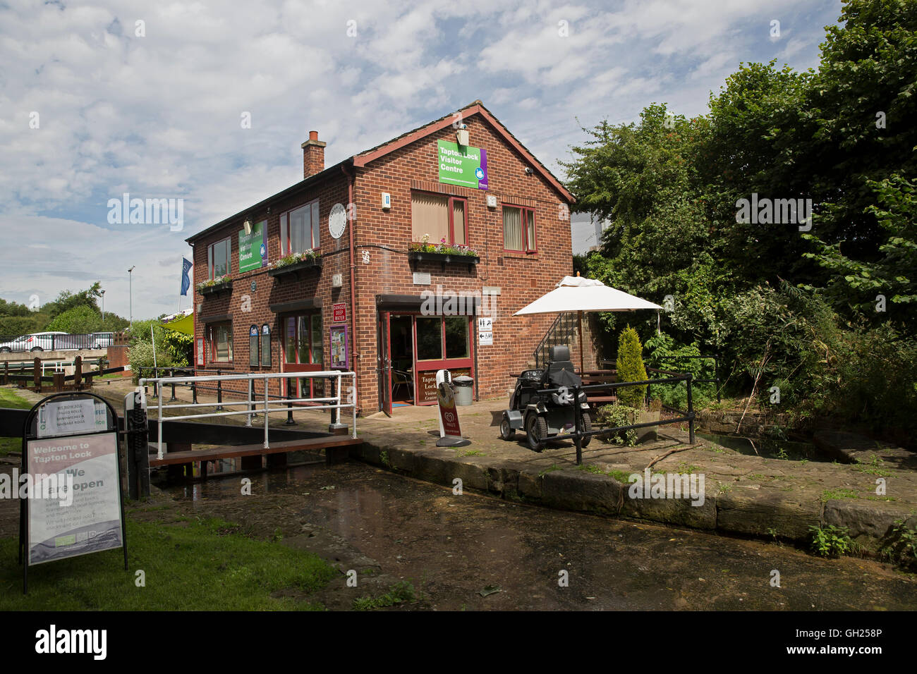 Tapton Lock Chesterfield Canal High Resolution Stock Photography and ...