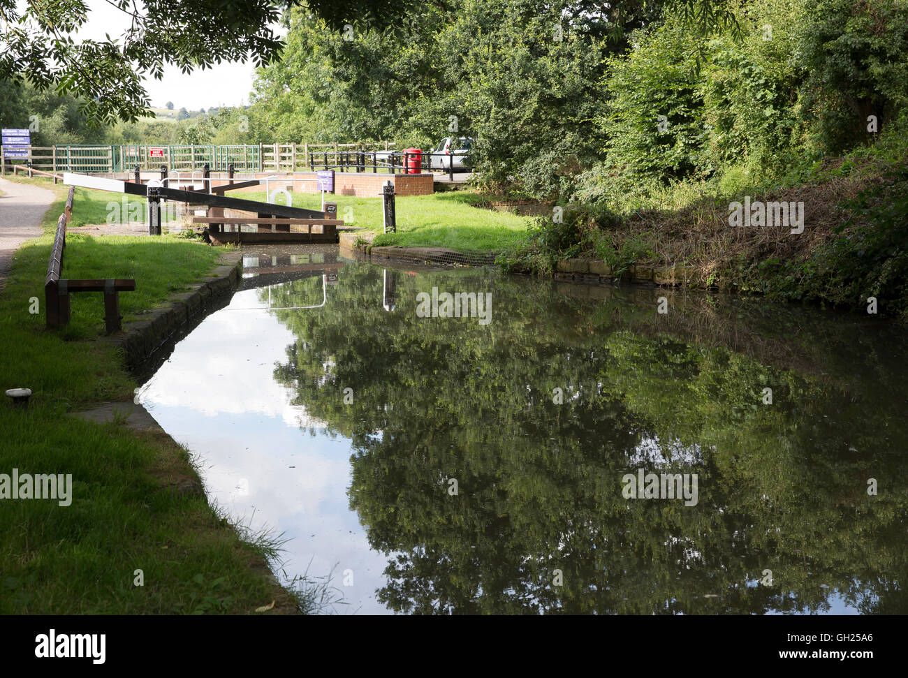 Tapton lock hi-res stock photography and images - Alamy