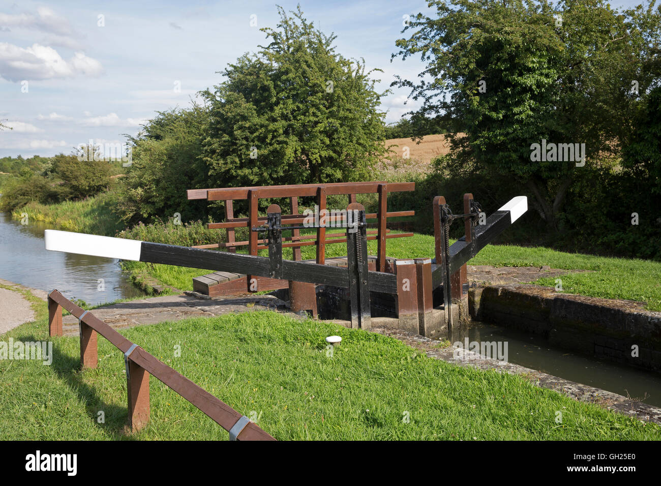 Lock gates on The Chesterfield Canal in Derbyshire Stock Photo - Alamy