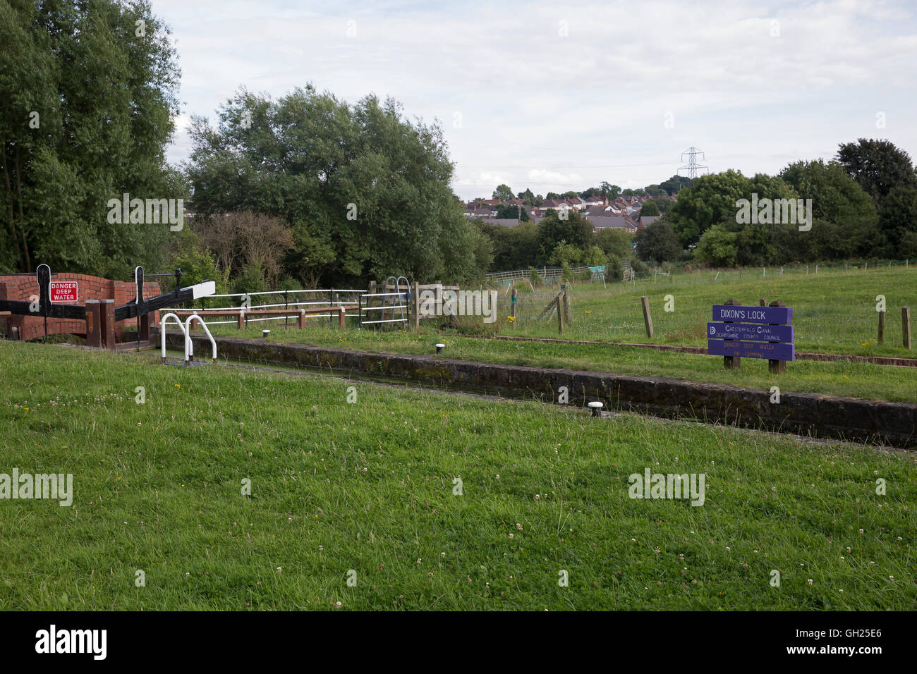 The Chesterfield Canal in Derbyshire Stock Photo - Alamy