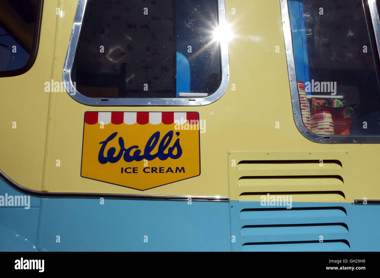 Walls ice cream logo hi-res stock photography and images - Alamy