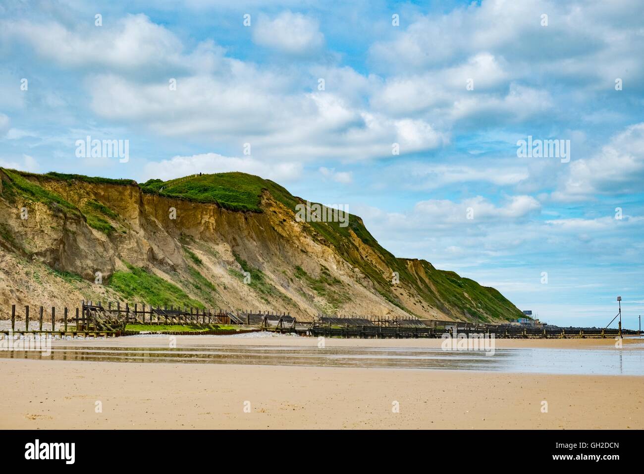 Norfolk cliff beach hi-res stock photography and images - Alamy