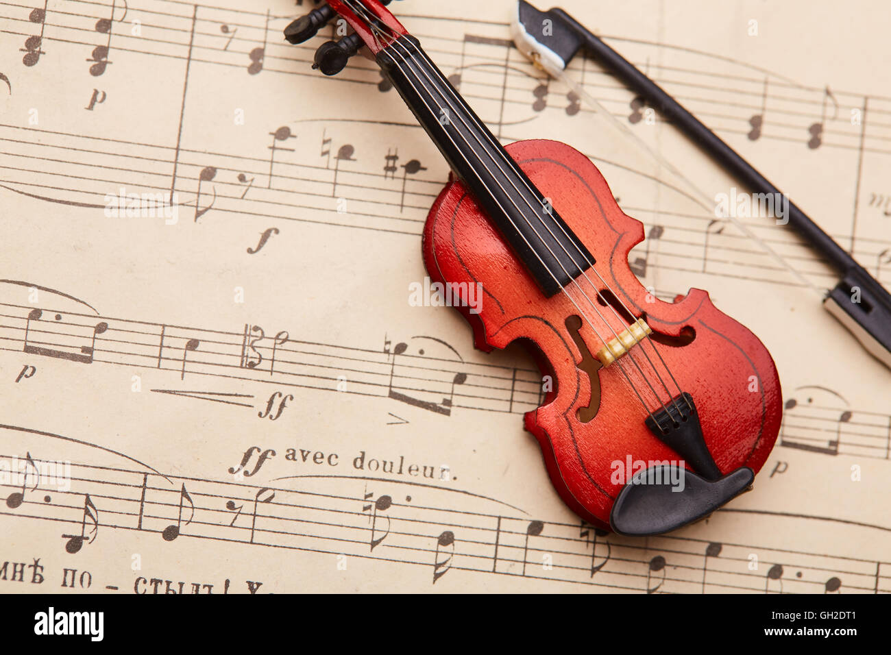 violin on of notes background Stock Photo - Alamy