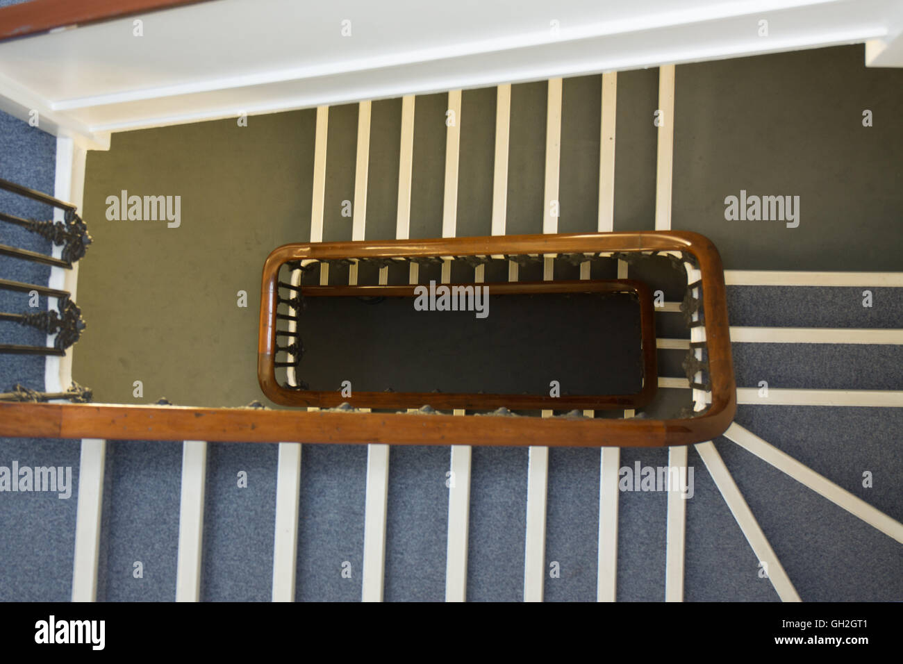 Stair downward hi-res stock photography and images - Alamy