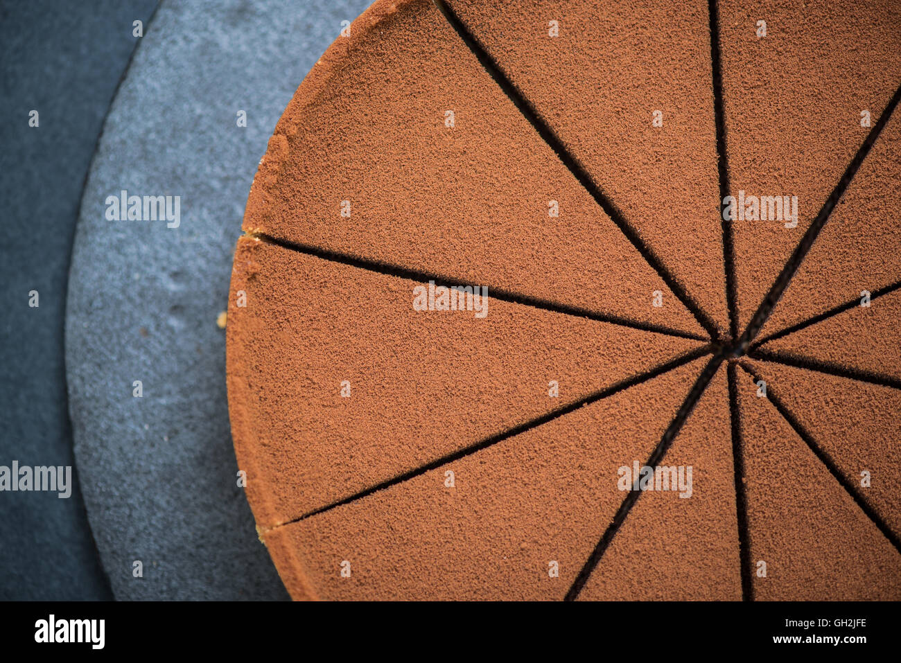 perfectly sliced chocolate cake with cocoa Stock Photo - Alamy