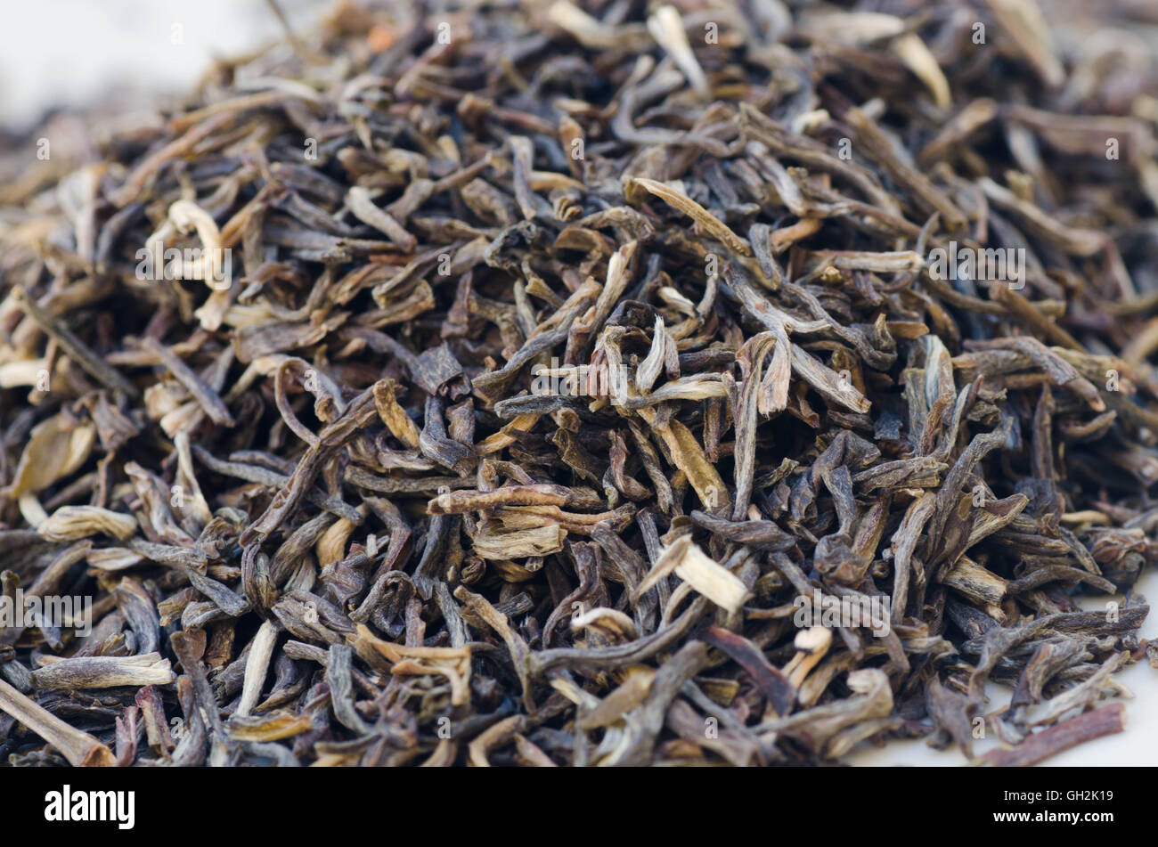 closeup to dried green tea leaves Stock Photo - Alamy