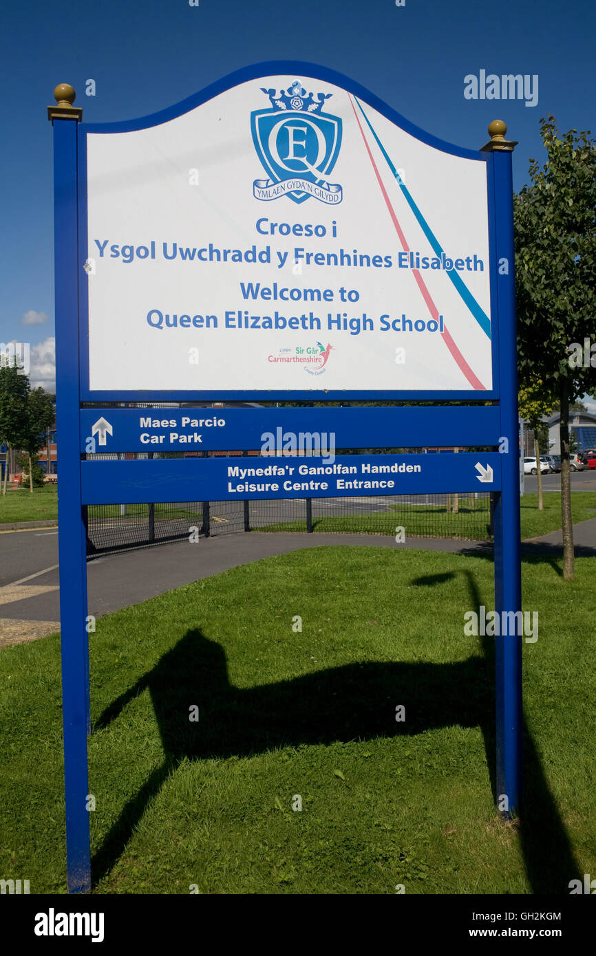 Bilingual school sign hi-res stock photography and images - Alamy