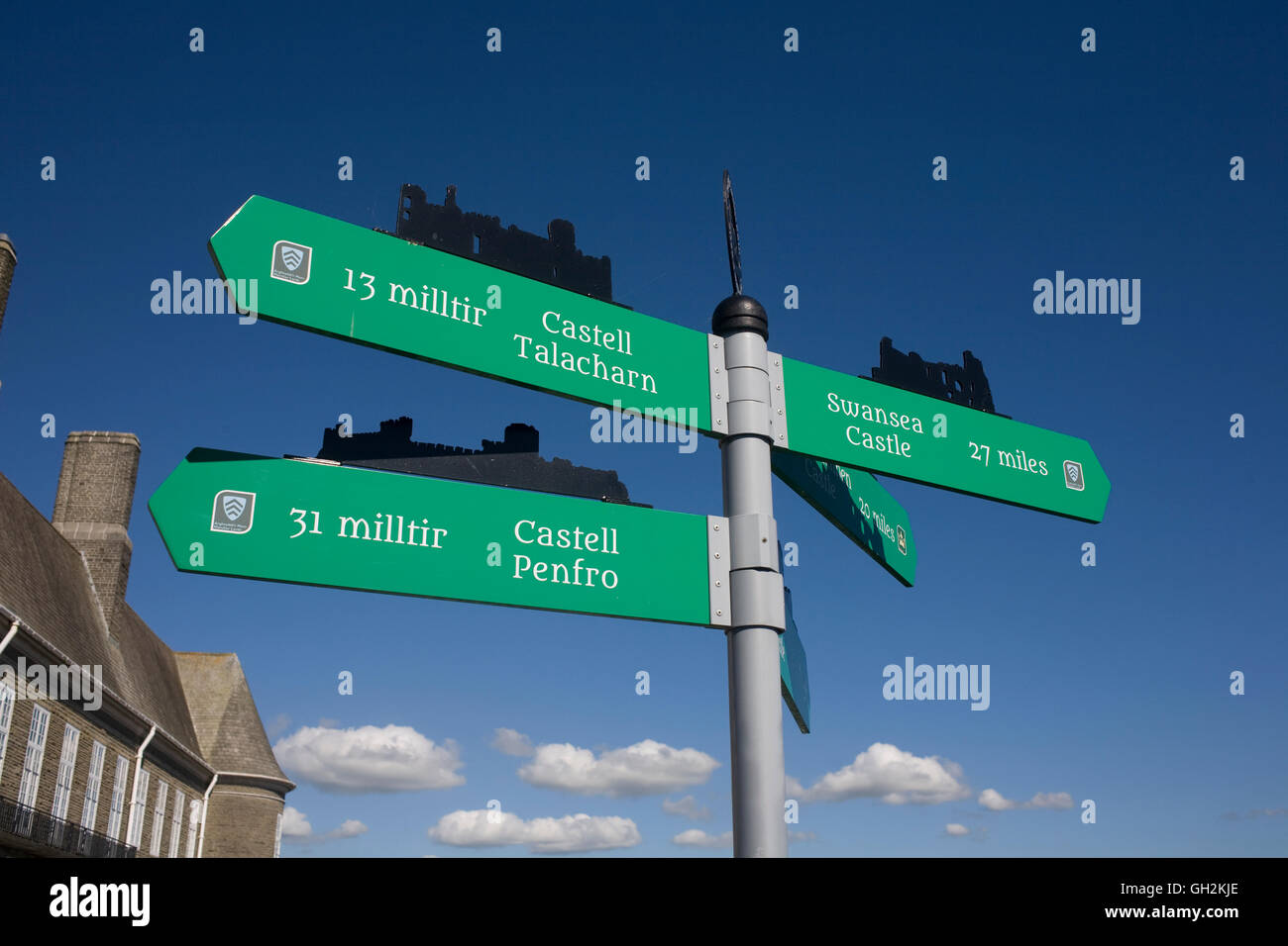 Sign to carmarthenshire castles hi-res stock photography and images - Alamy