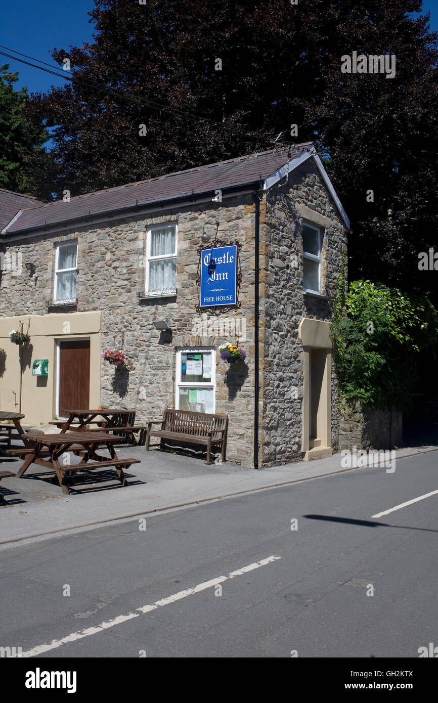 Llansteffan village hi-res stock photography and images - Alamy