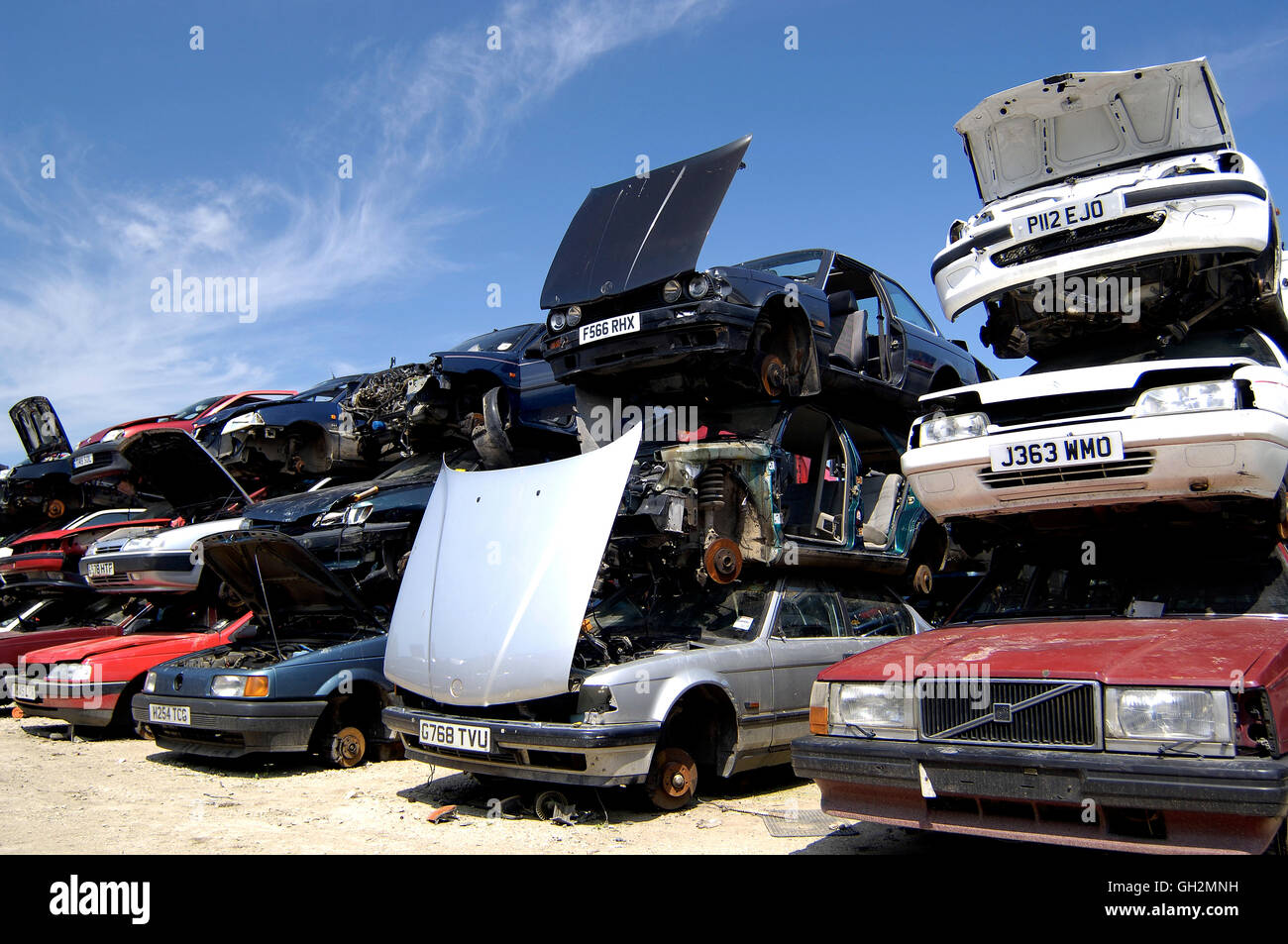 Car scrap yard hi-res stock photography and images - Alamy