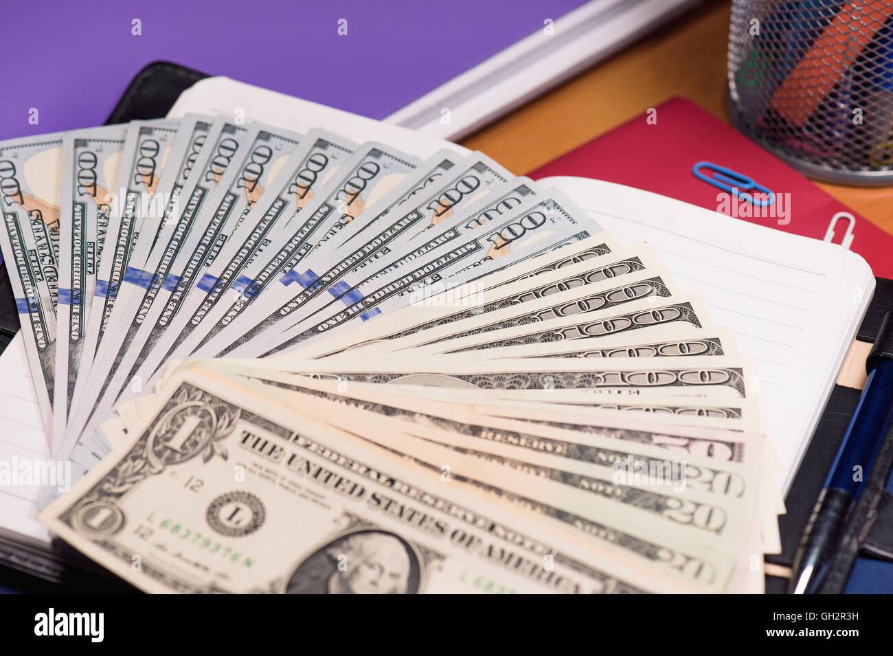 Bank note and notepad hi-res stock photography and images - Alamy