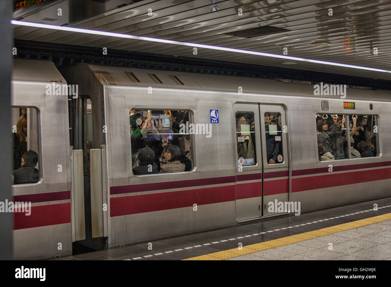 Crowded subway japan hi-res stock photography and images - Alamy