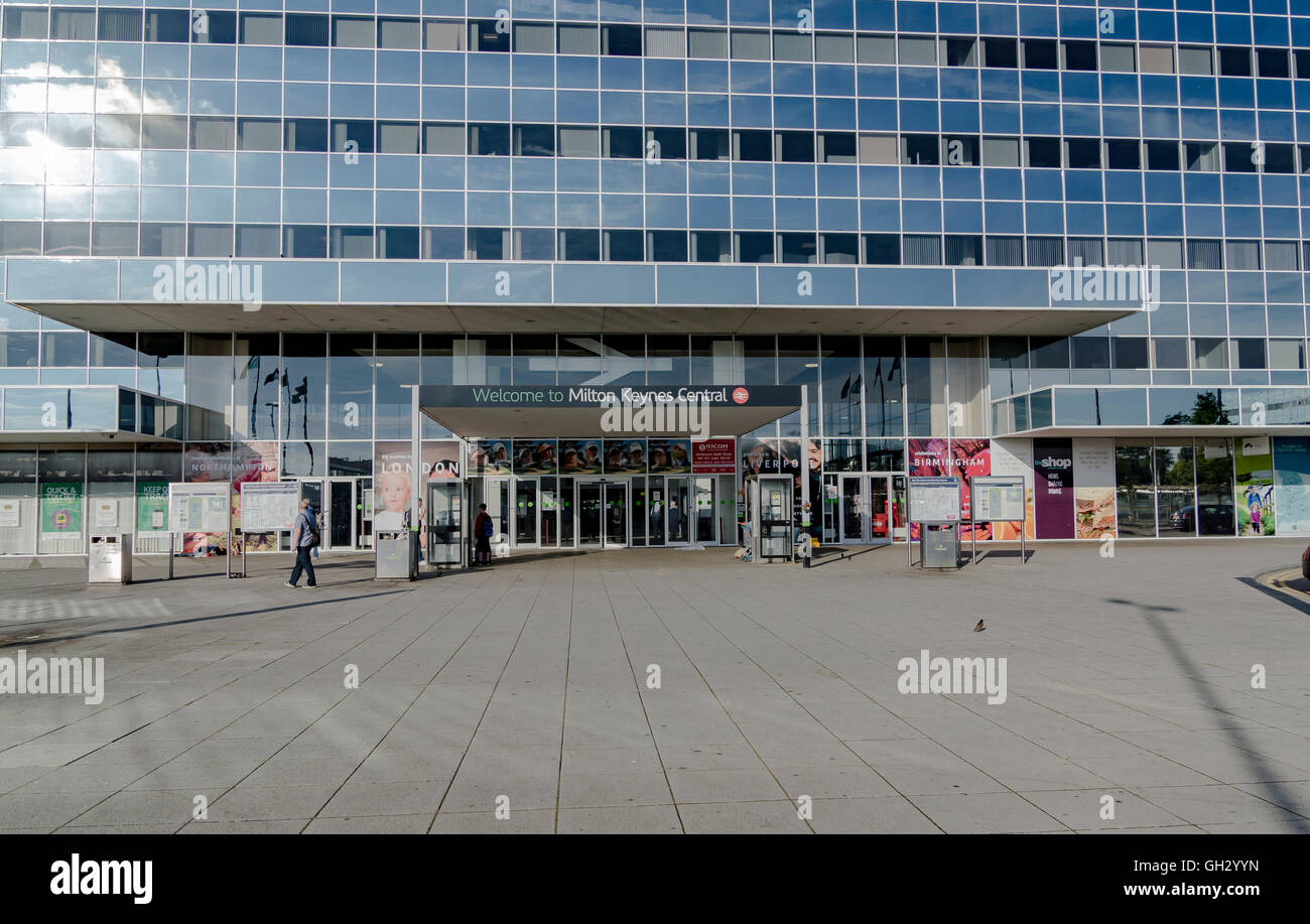 Central Milton Keynes Train Station Stock Photo - Alamy