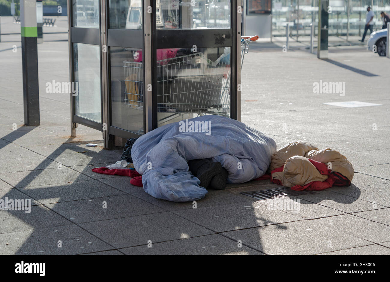 Homeless tramp vagrant sleeping rough hi-res stock photography and ...