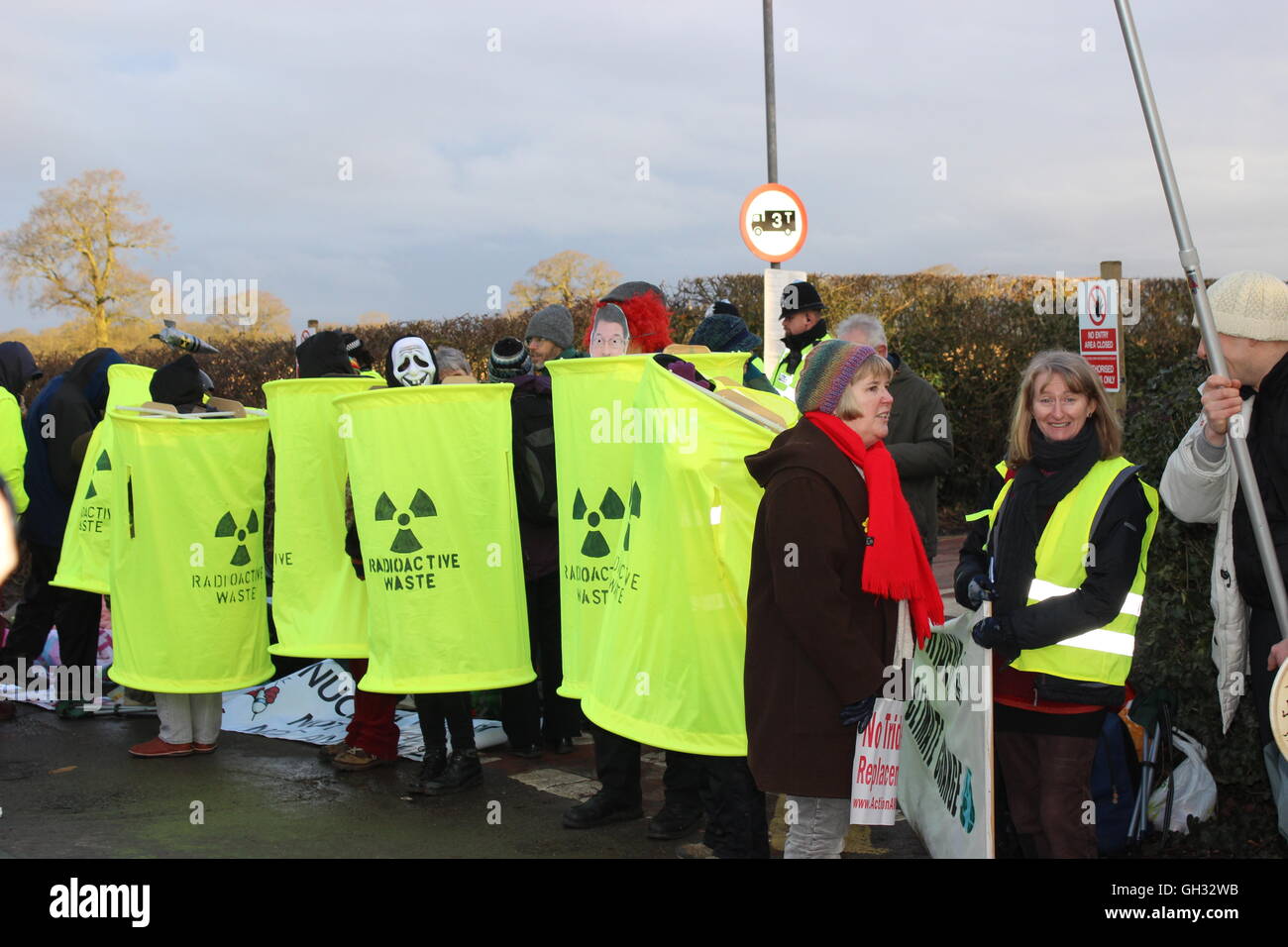 AWE ALDERMASTON AGAINST ATOMIC WEAPONS - TRIDENT - PROTESTERS GATHER AT ...