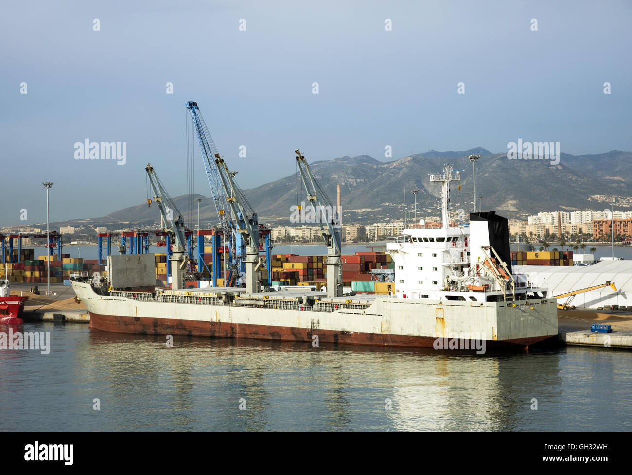 Shipping derricks hi-res stock photography and images - Alamy