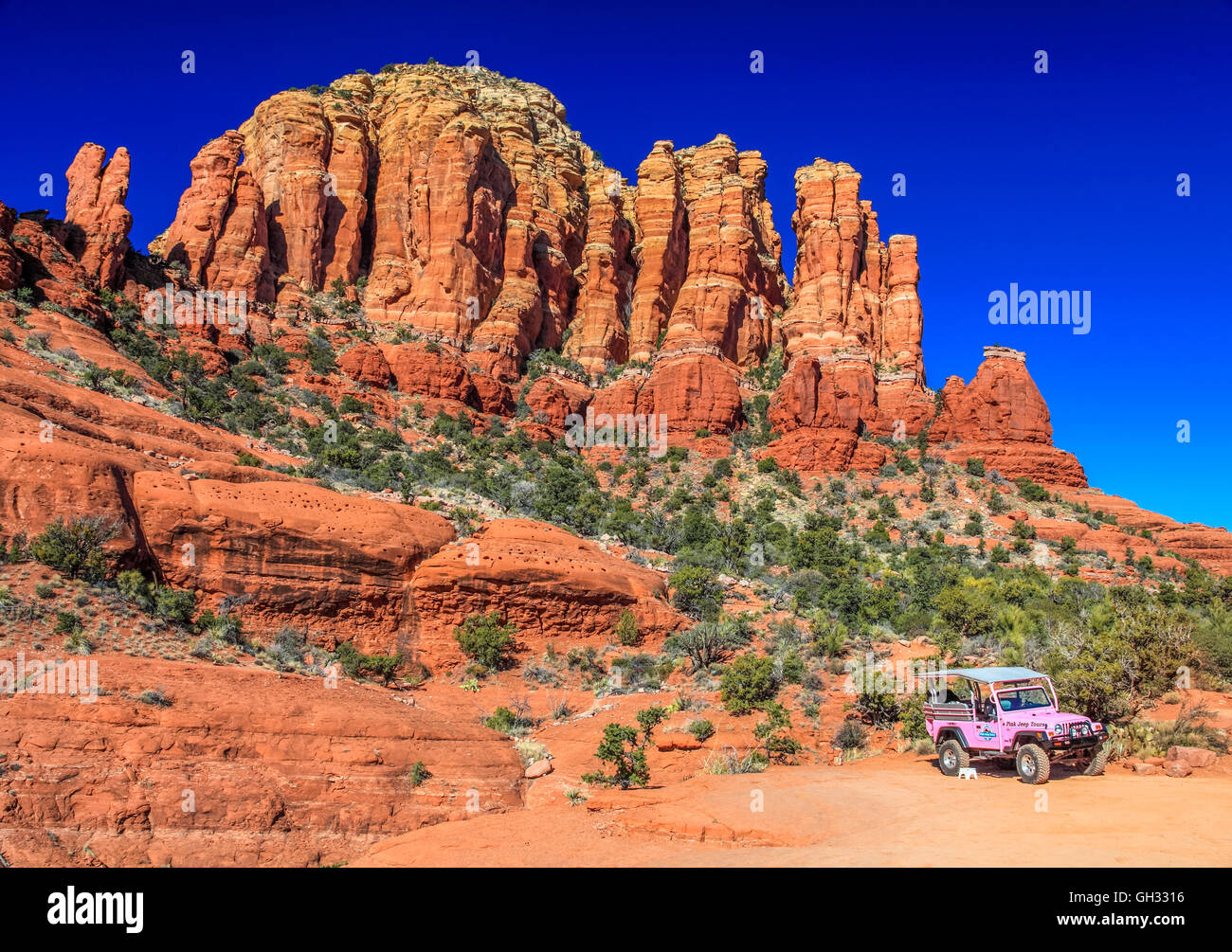 Pink Jeep parked at Chicken Point in Sedona Stock Photo - Alamy