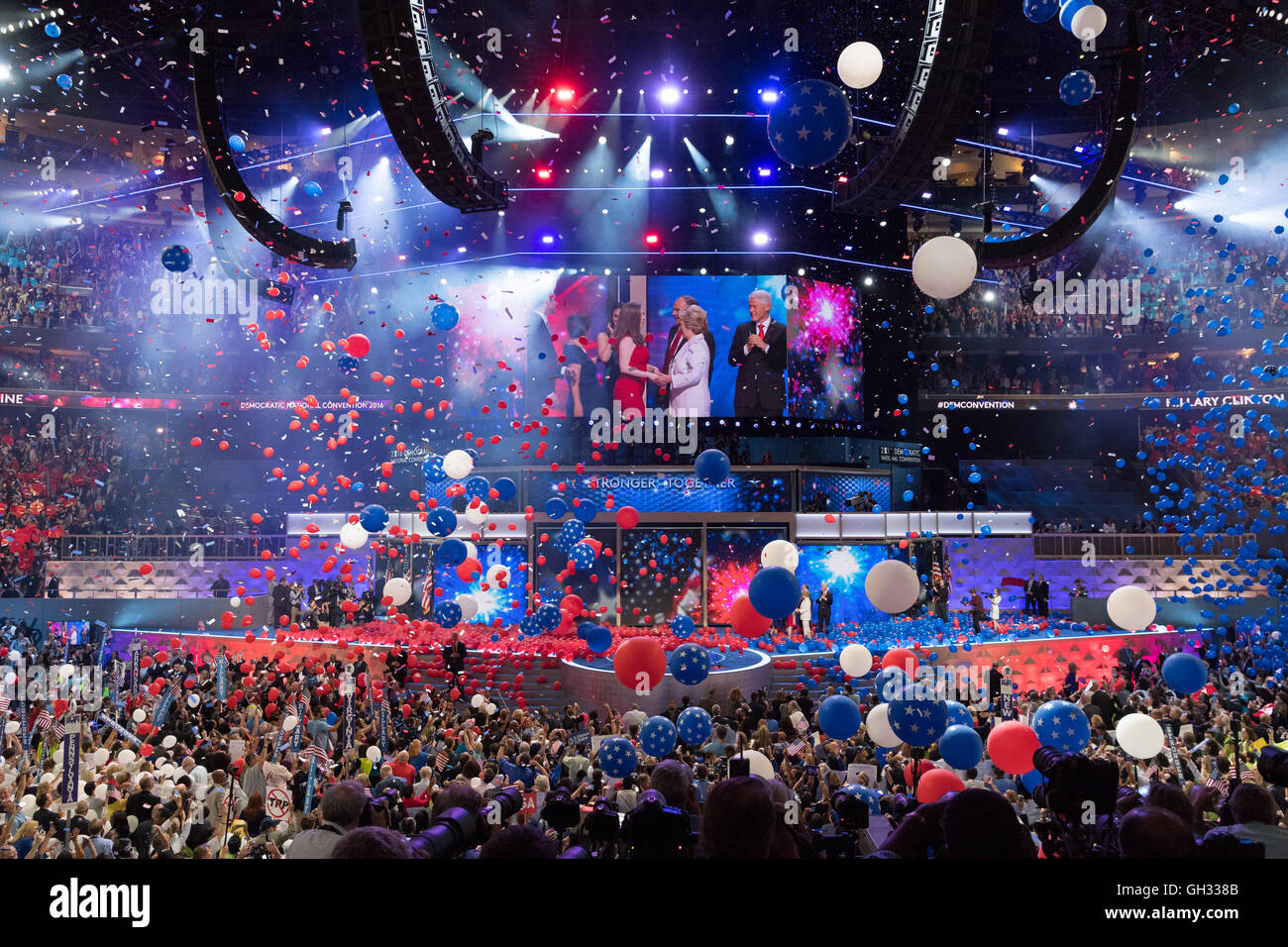 Dnc convention balloon drop hi-res stock photography and images - Alamy