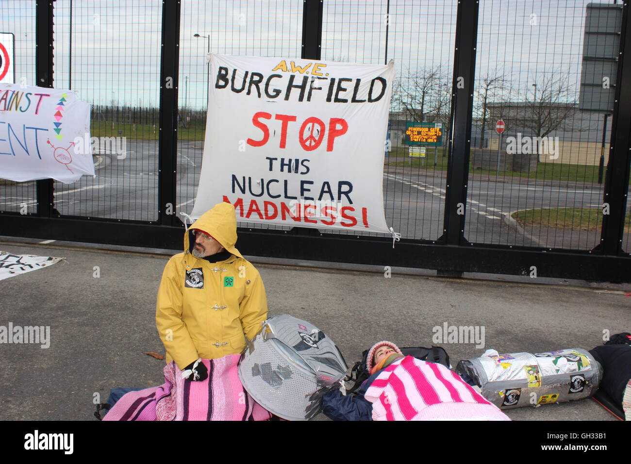 AWE ALDERMASTON AGAINST ATOMIC WEAPONS - TRIDENT - PROTESTERS GATHER AT ...