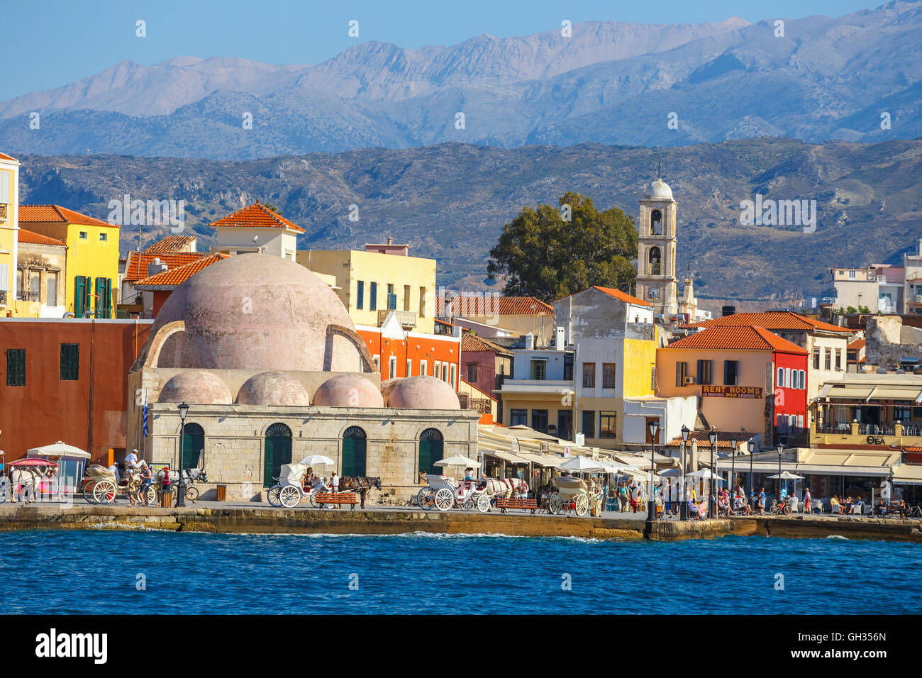 Chania, Crete - 23 Maj, 2016: View of the old port of Chania on Crete ...