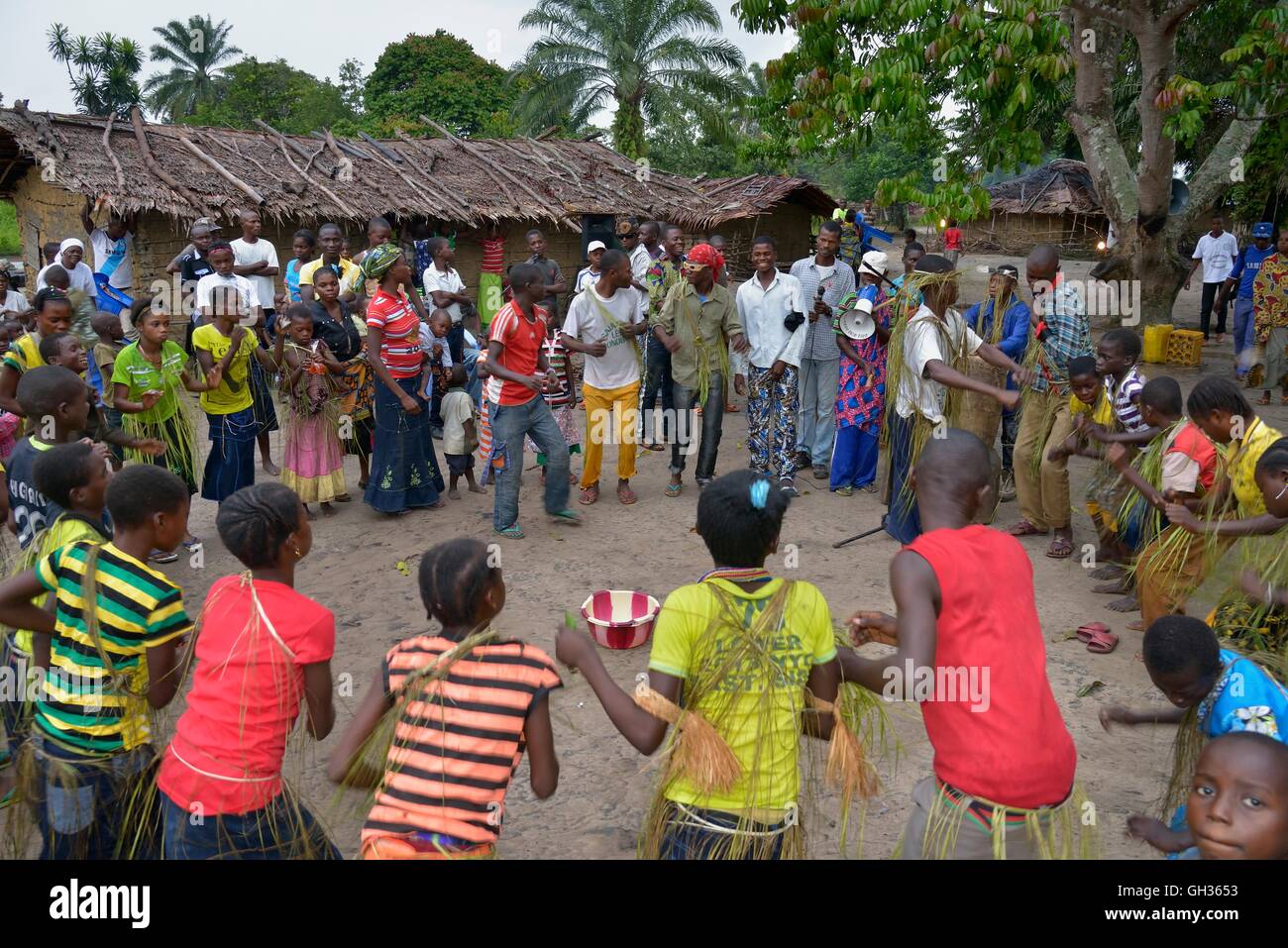 geography / travel, congo, village fair with dances, Nkala, province ...
