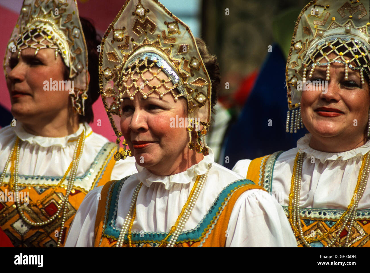 Folk dancers hi-res stock photography and images - Alamy