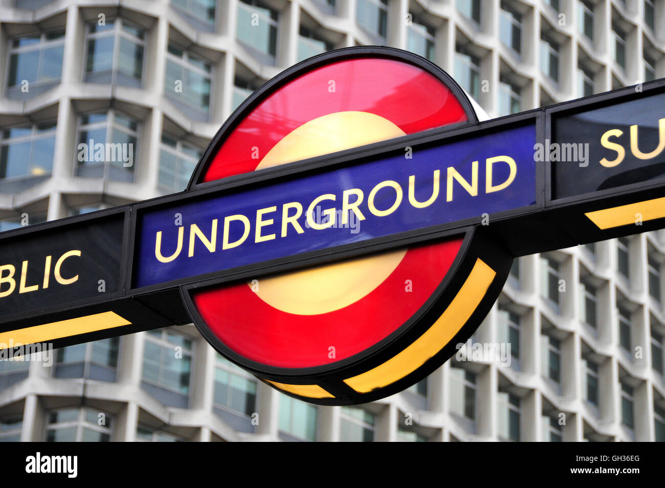 Tottenham court road tube sign sign hi-res stock photography and images ...