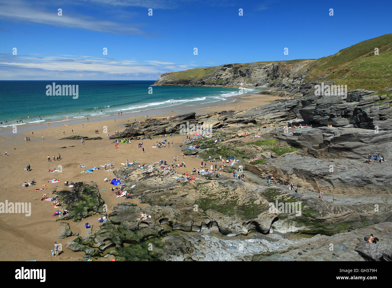 Busy summer beach day at Trebarwith Strand, North Cornwall, England, UK ...