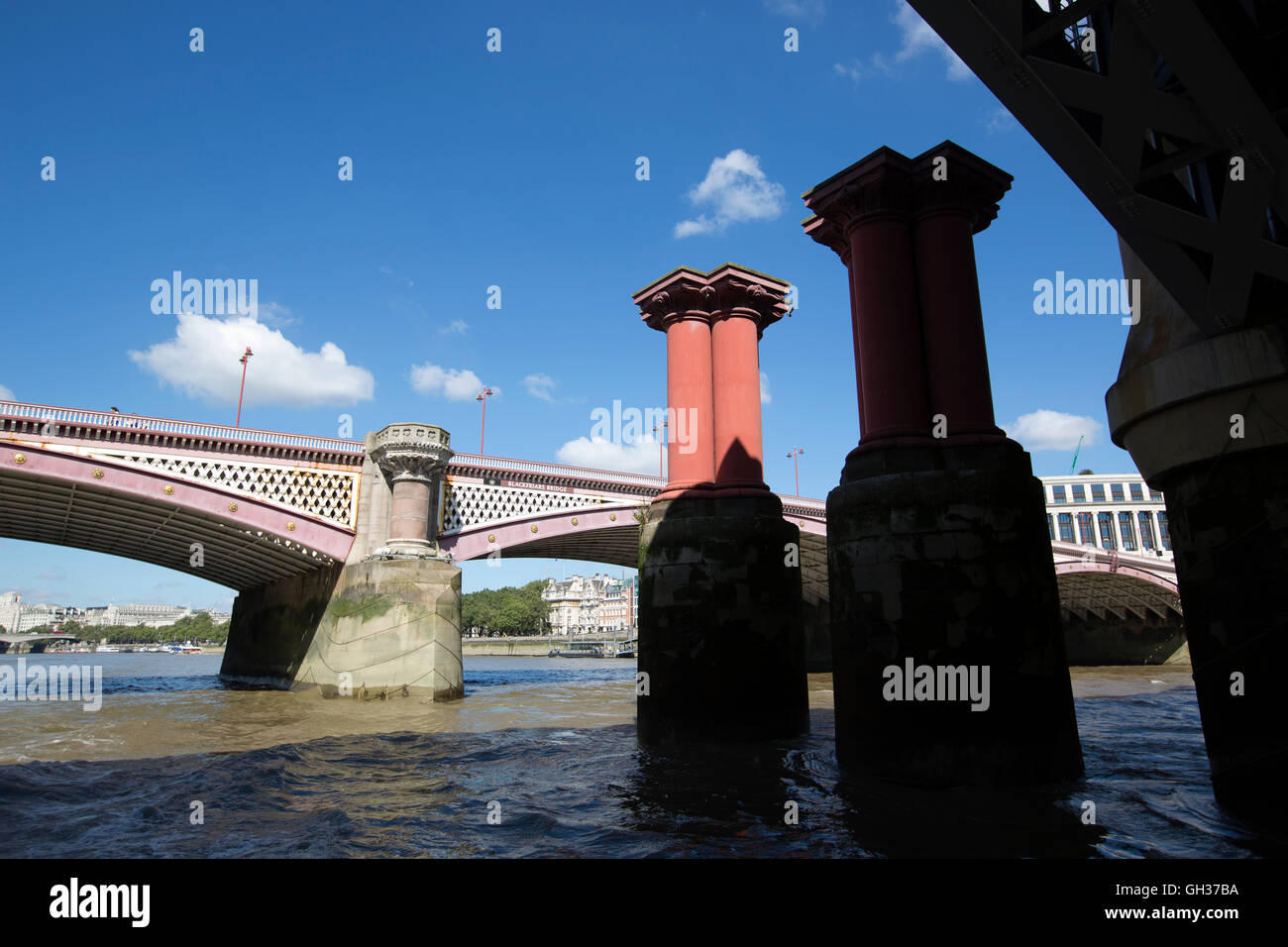 Uk blackfriars bridges hi-res stock photography and images - Alamy