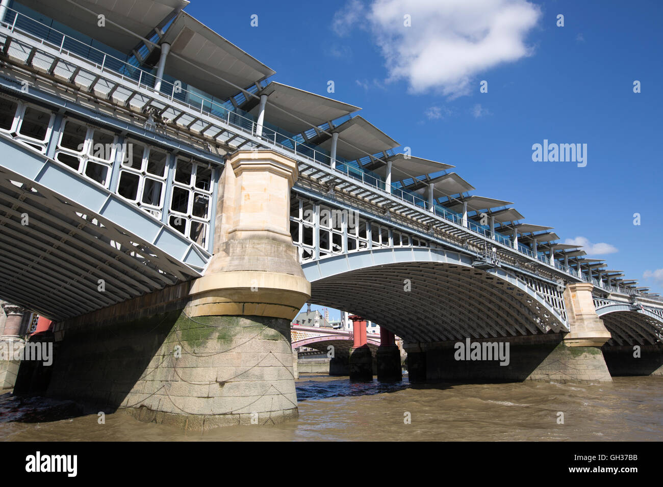View under Thames River between Blackfriars road bridge and Blackfriars ...