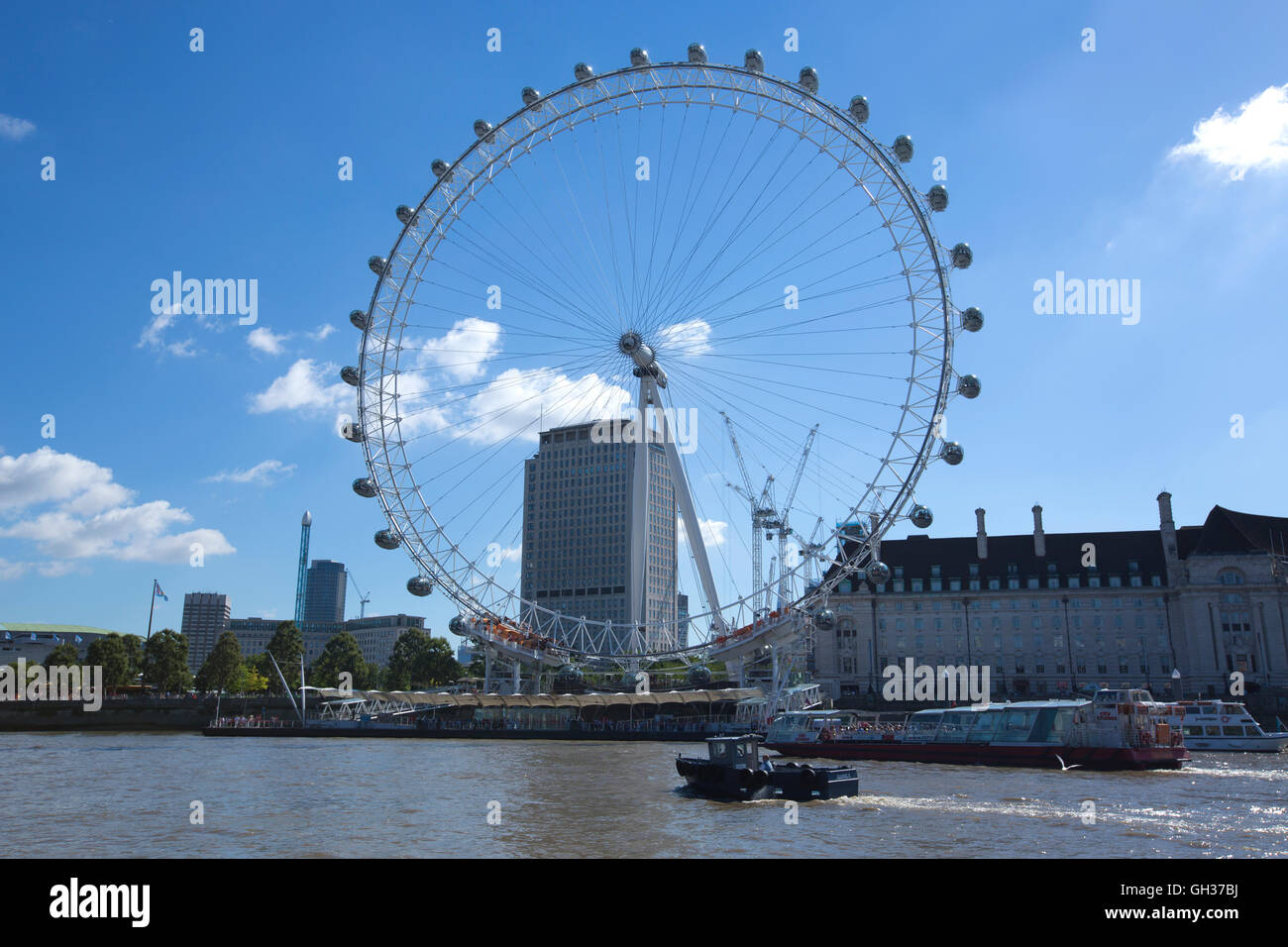 The london eye and the thames hi-res stock photography and images - Alamy