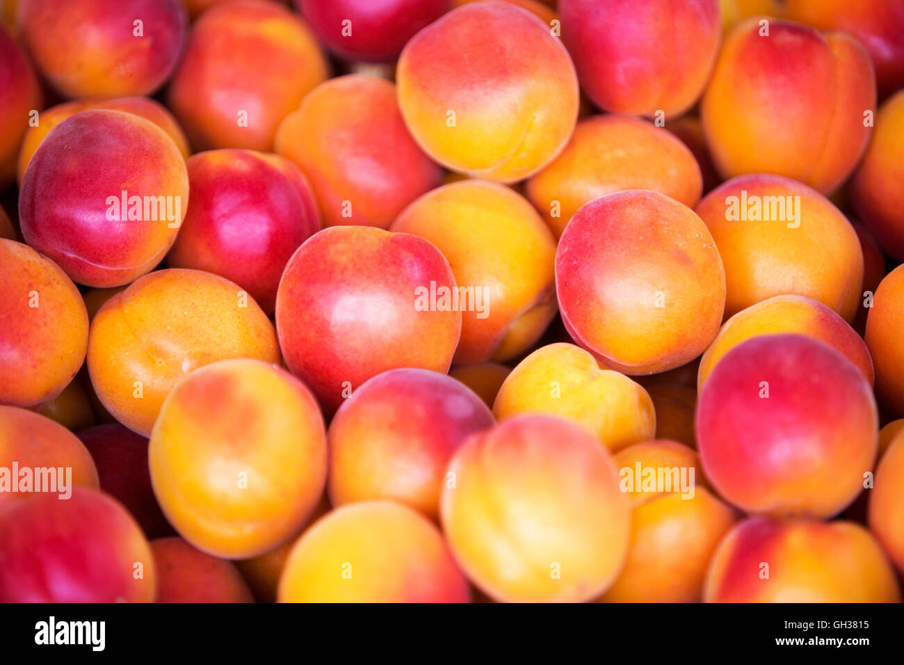 Peaches stand hi-res stock photography and images - Alamy