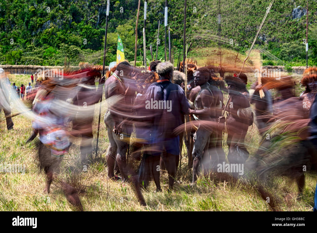 Indonesia war dance hi-res stock photography and images - Alamy