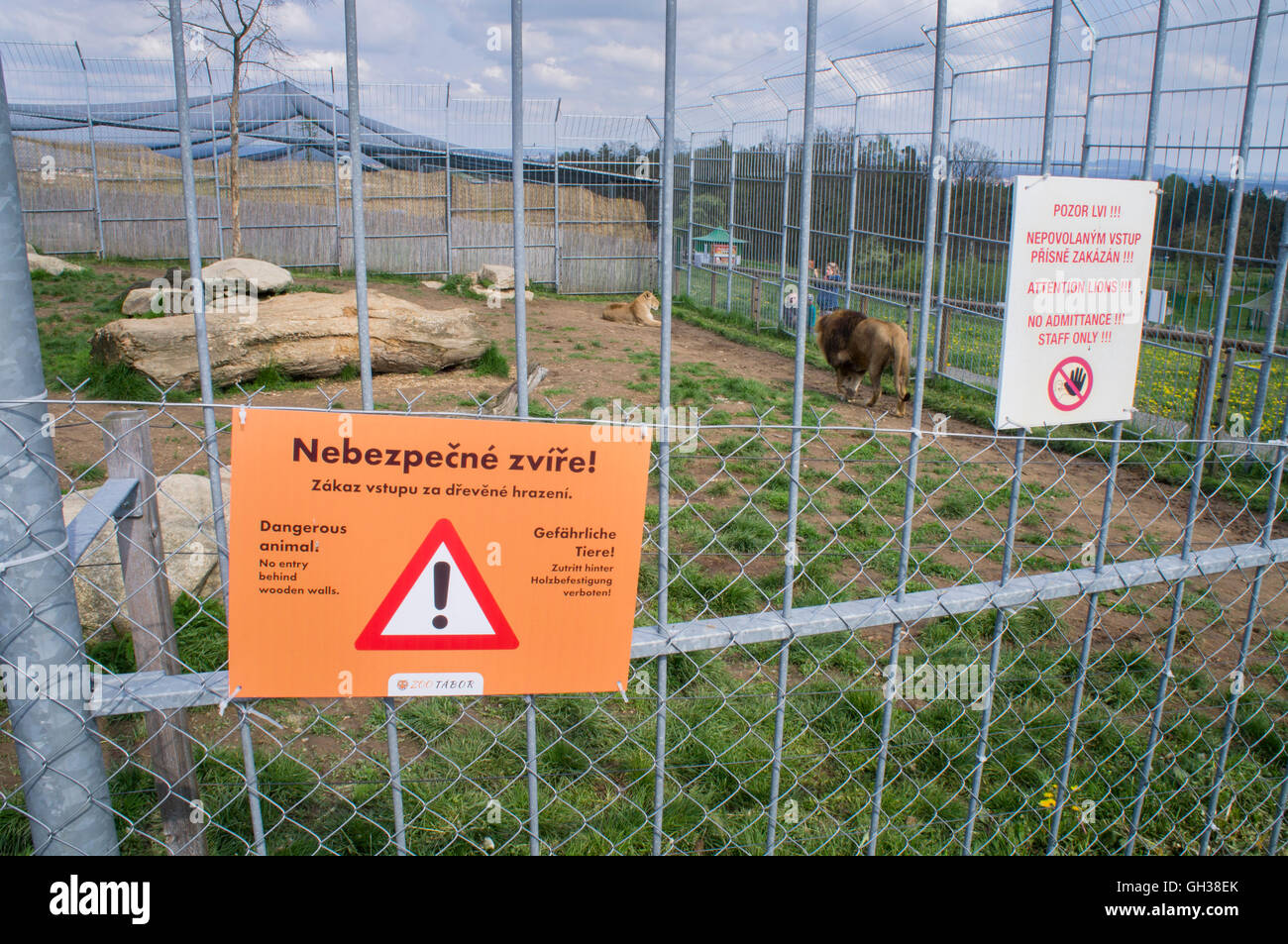 Dangerous animals sign hi-res stock photography and images - Alamy
