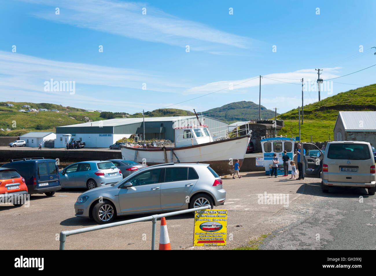 Teelin harbour donegal hi-res stock photography and images - Alamy