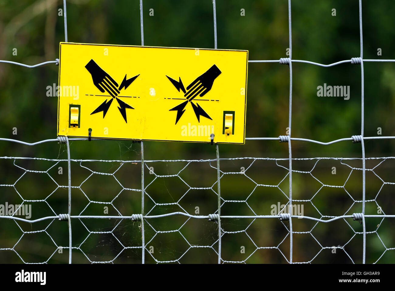 Warning sign on an electric fence, UK Stock Photo - Alamy