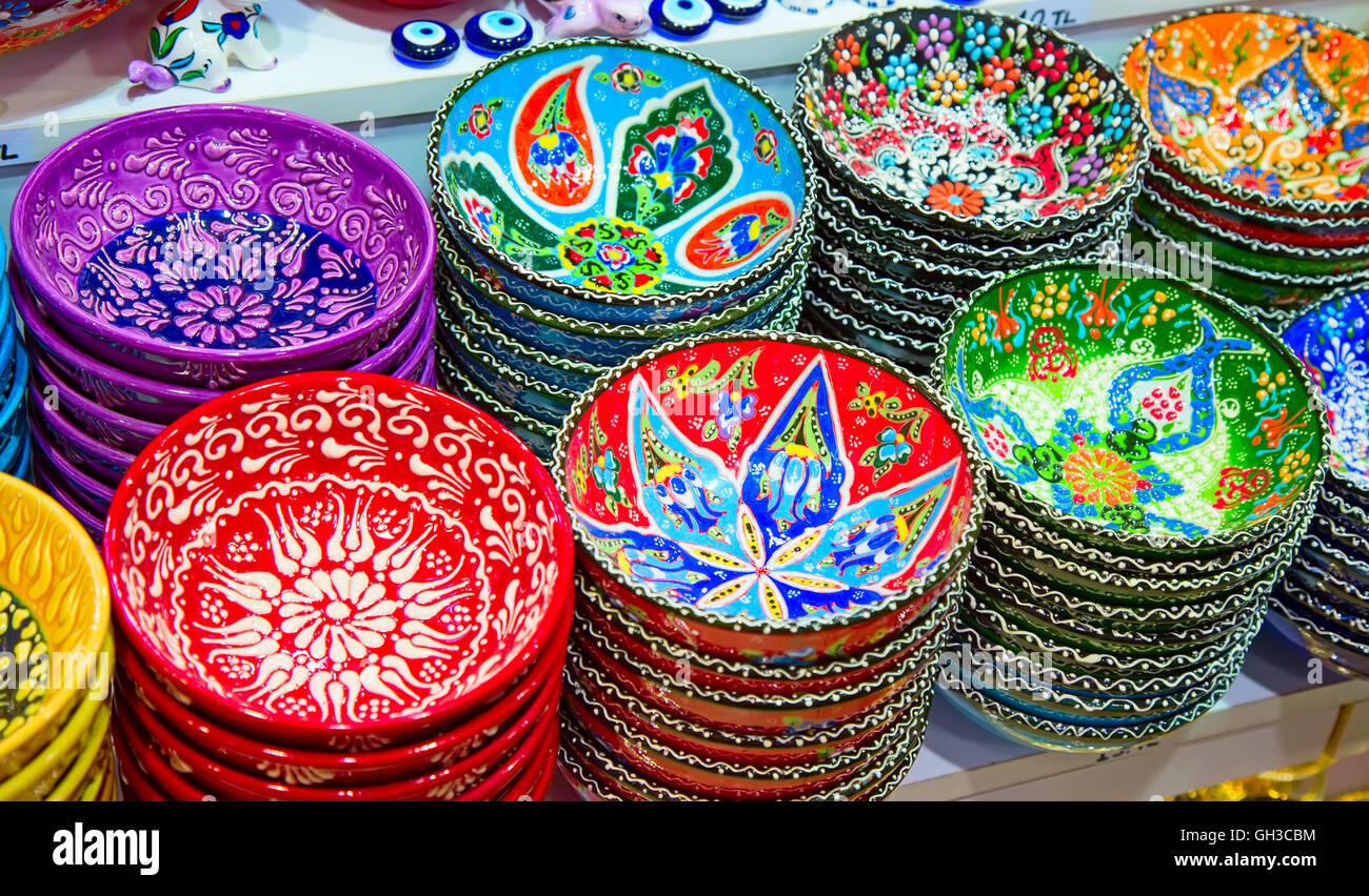 Traditional Turkish ceramics on the Grand Bazaar Stock Photo - Alamy