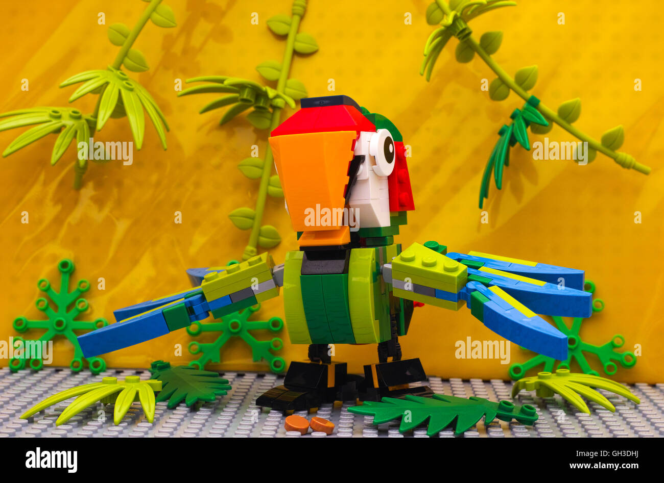 Lego parrot hi-res stock photography and images - Alamy