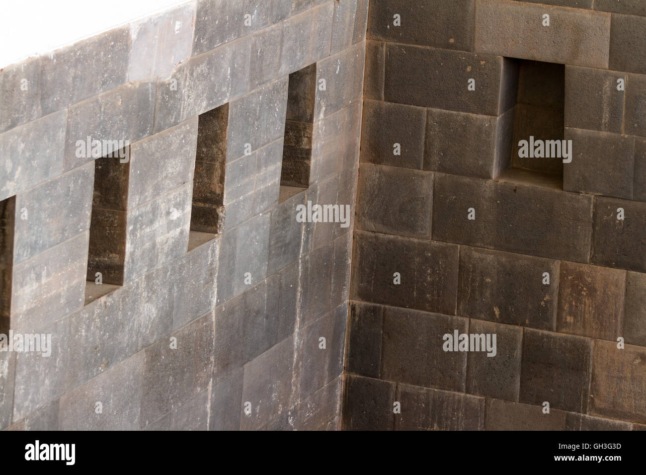 intriguing construction methods used by the incas using large blocks of ...