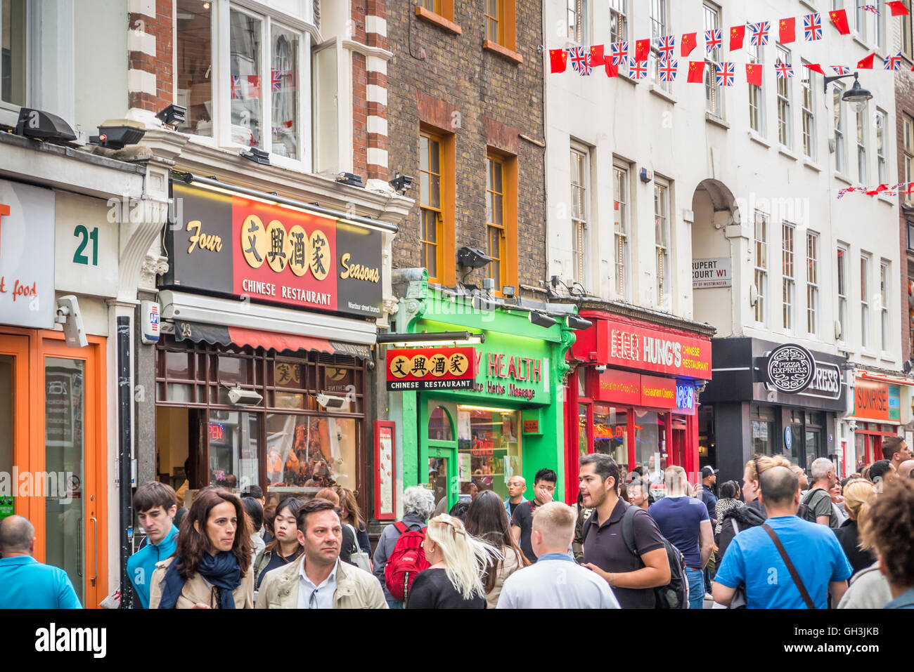 Bustling restaurant london uk hi-res stock photography and images - Alamy