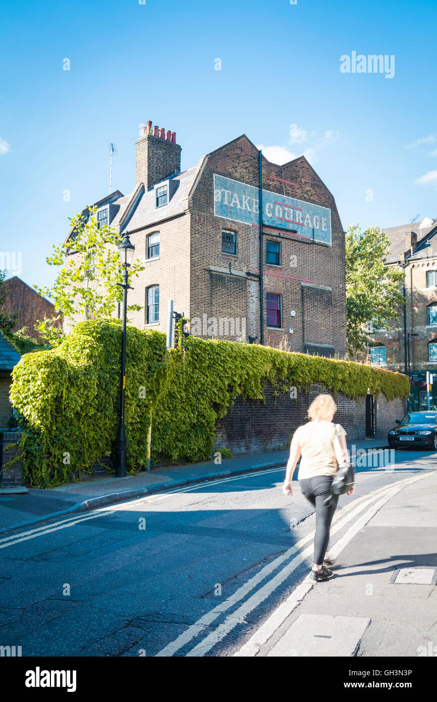 Courage beer advert hi-res stock photography and images - Alamy