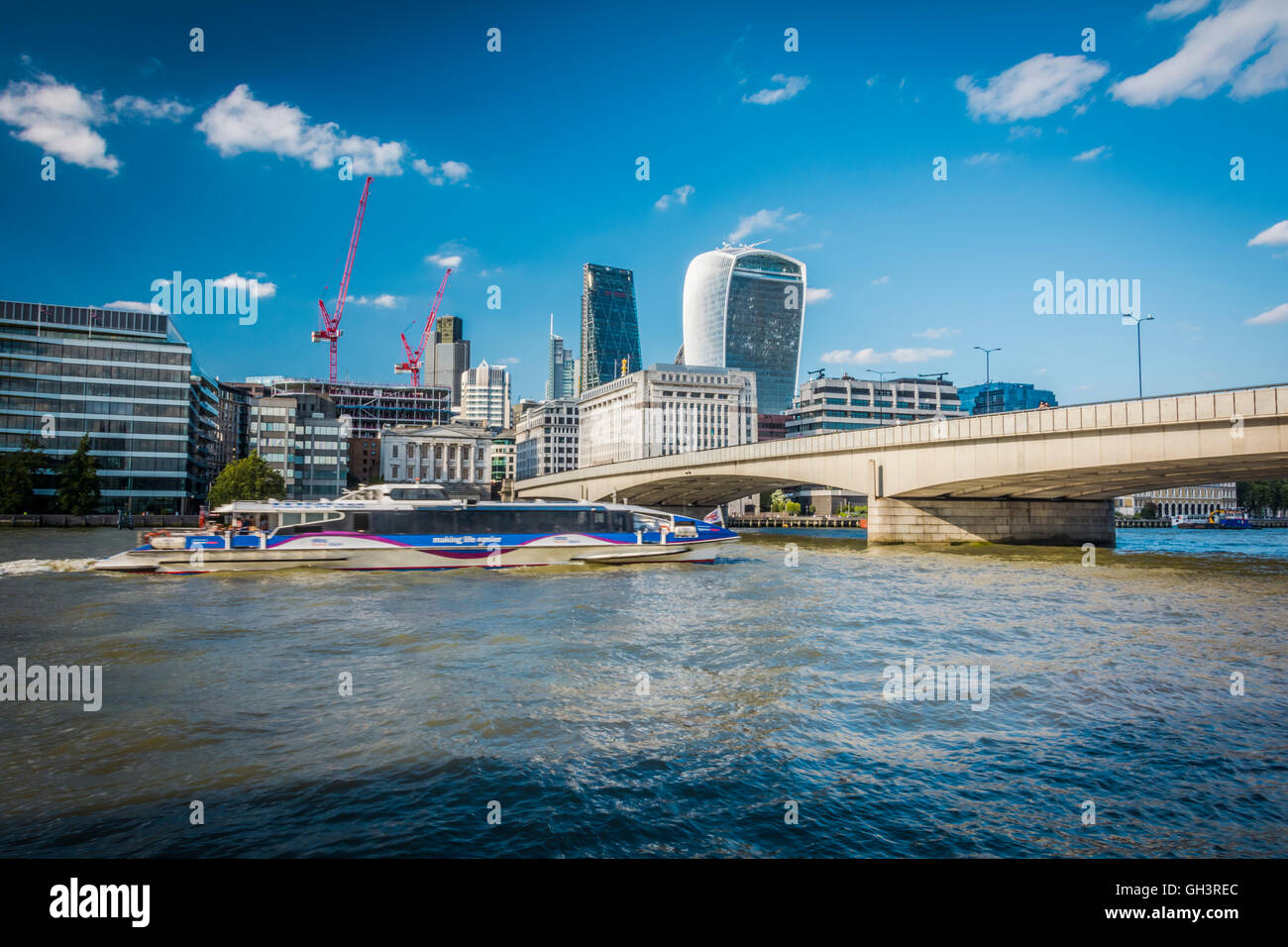 Mbna thames clipper boats hi-res stock photography and images - Alamy