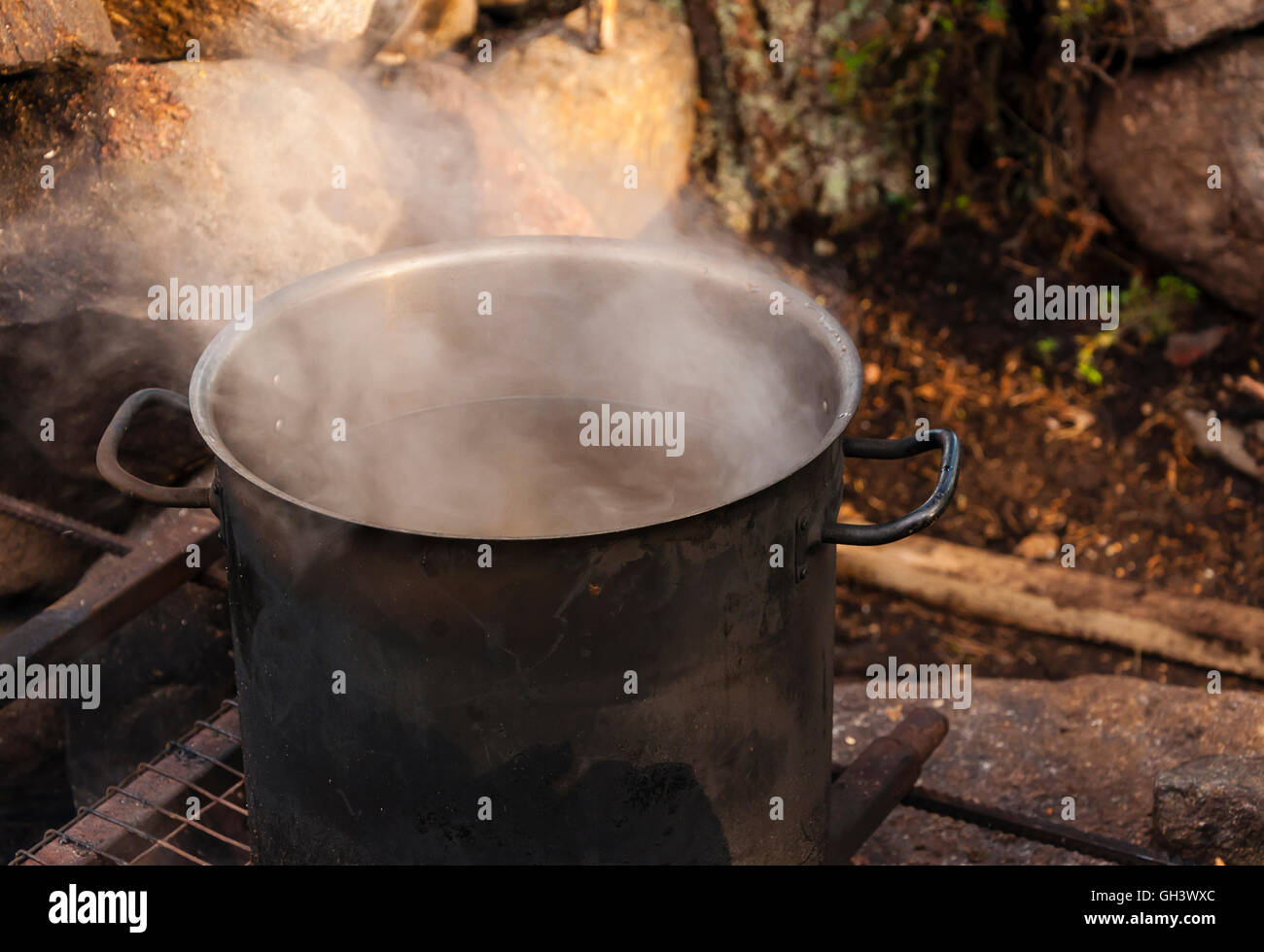 Big cooking pot hi-res stock photography and images - Alamy