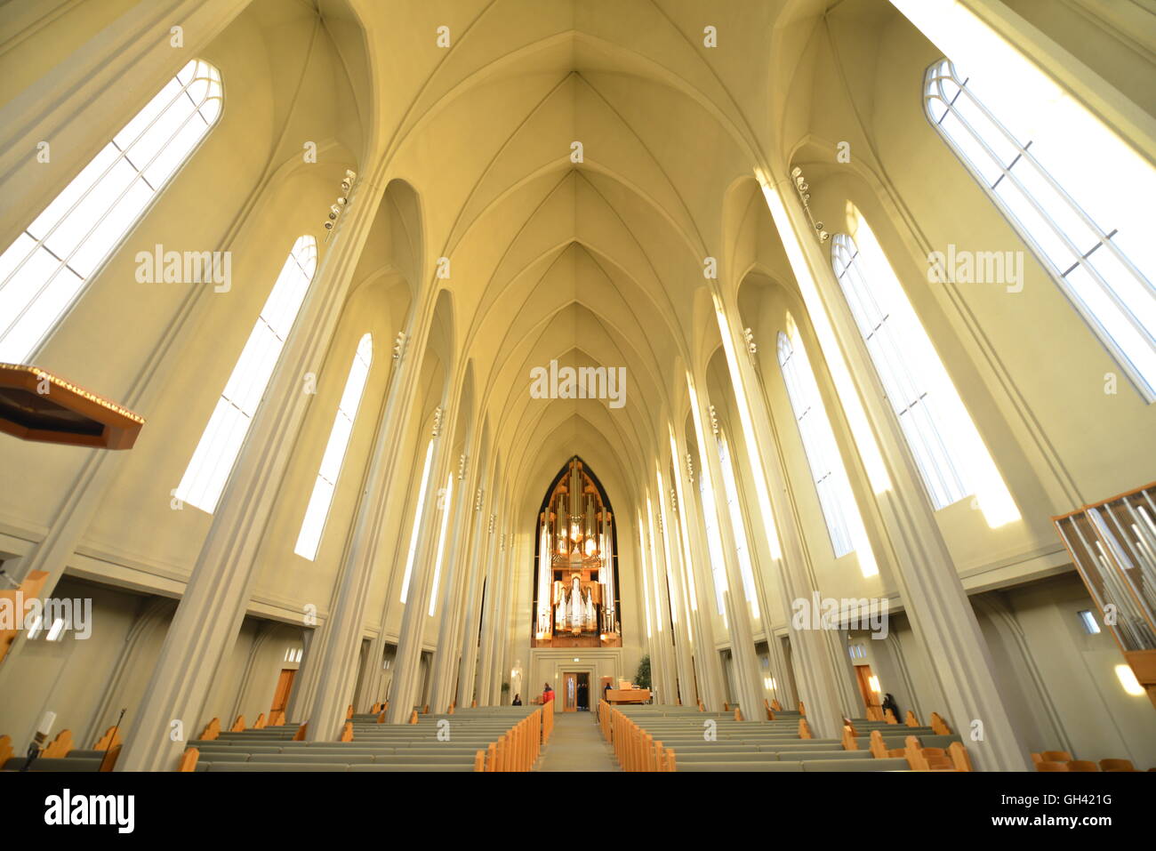 Interior hallgrímskirkja church hallgrímur reykjavík hi-res stock ...