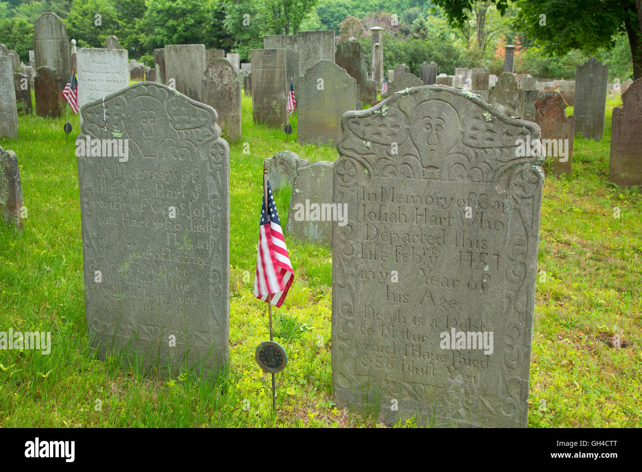 Gravestone with American flag, Memento Mori Burying Ground, Farmington ...