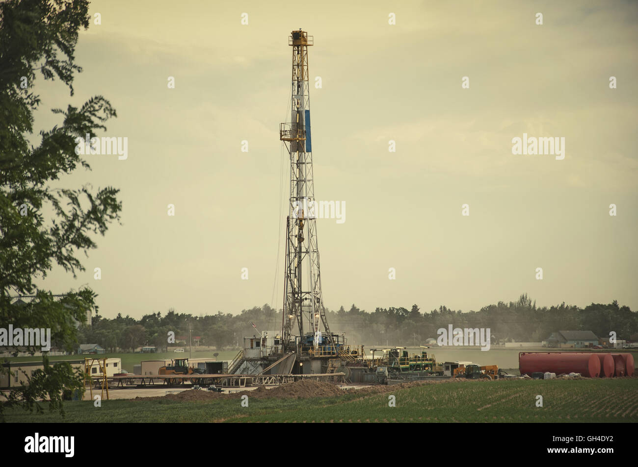 Drilling rig land hi-res stock photography and images - Alamy